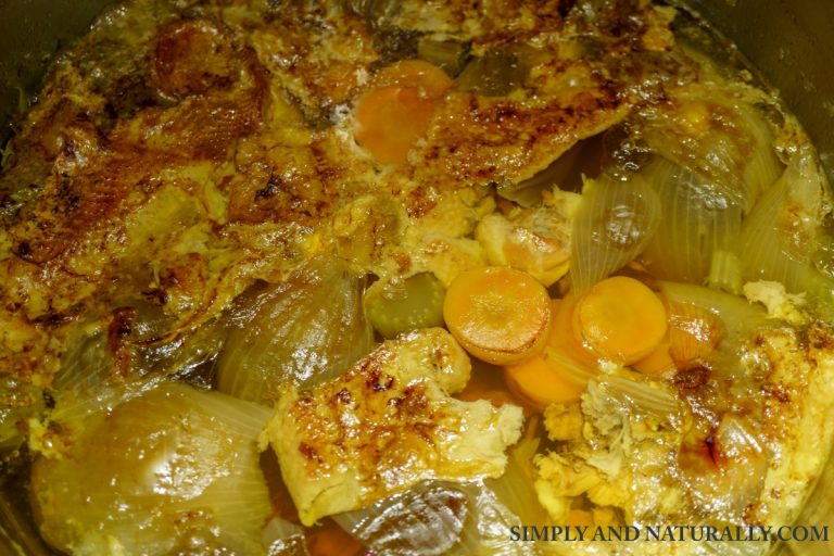 MAKE CHICKEN STOCK EASY - Simply and Naturally